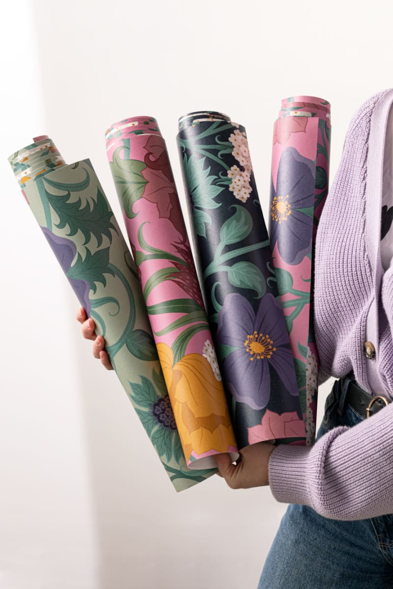 Vintage Colourful Dark Floral Pattern Wallpaper - Hovia - Hovia