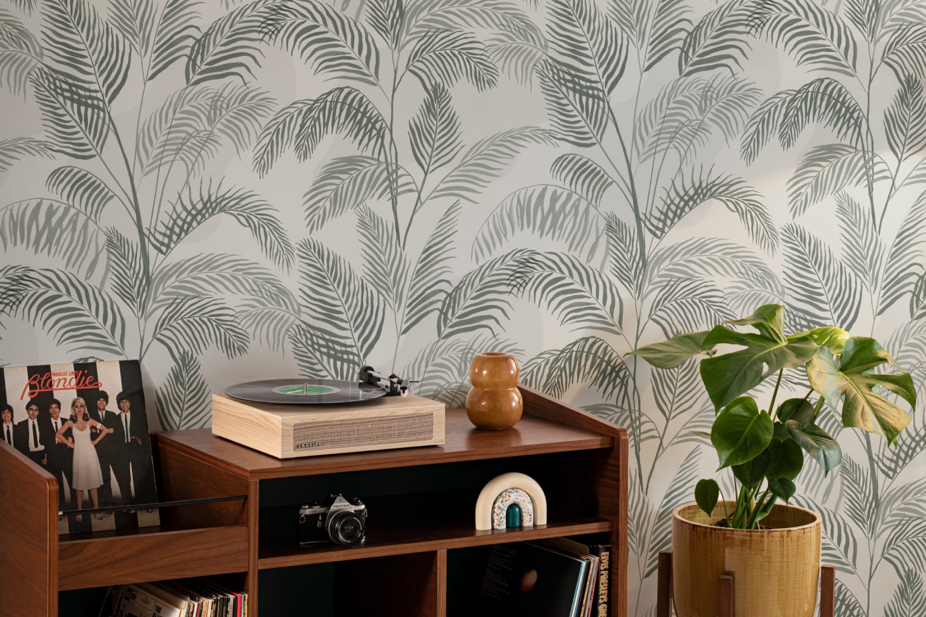 Green Watercolour Palm Leaf Pattern Wallpaper - Hovia - Hovia