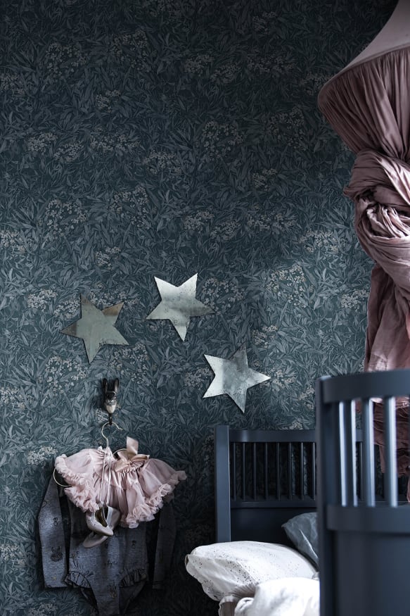 Malin Indigo Blue | Sandberg Wallpaper Malin Indigo Blue | Sandberg Wallpaper