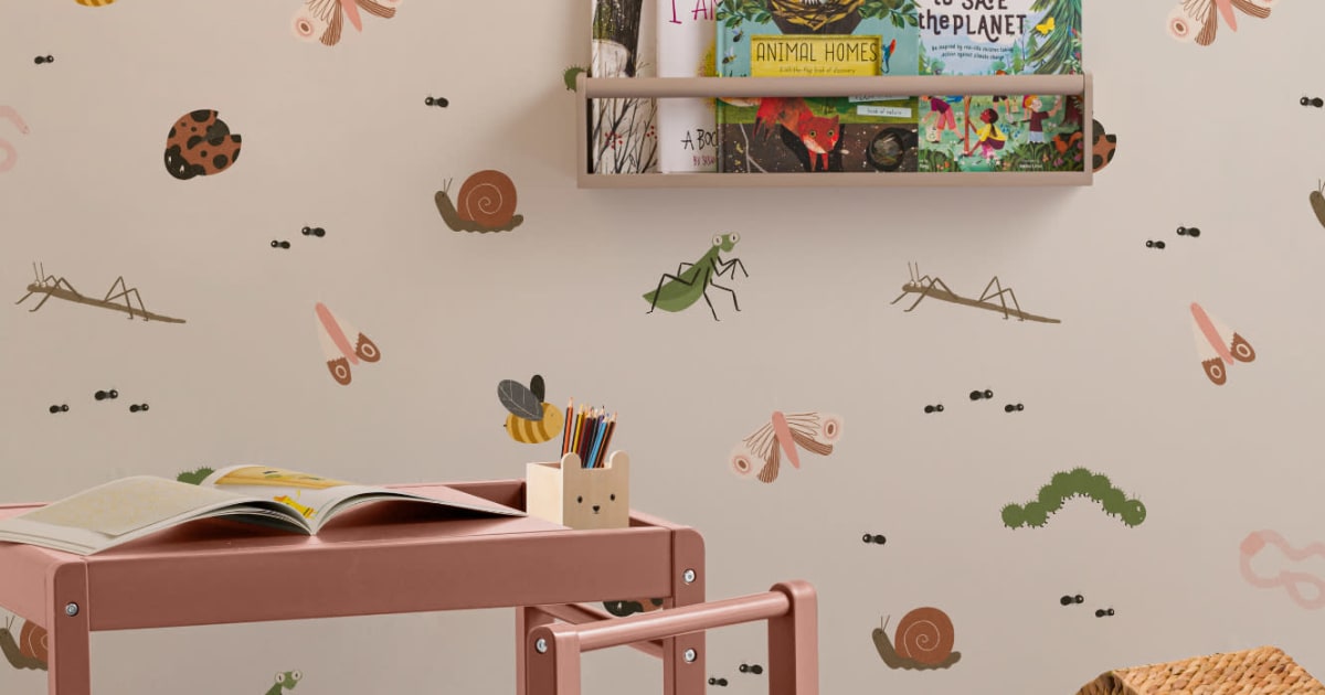 Kids Cute Bugs & Insects Pattern Wallpaper - Hovia