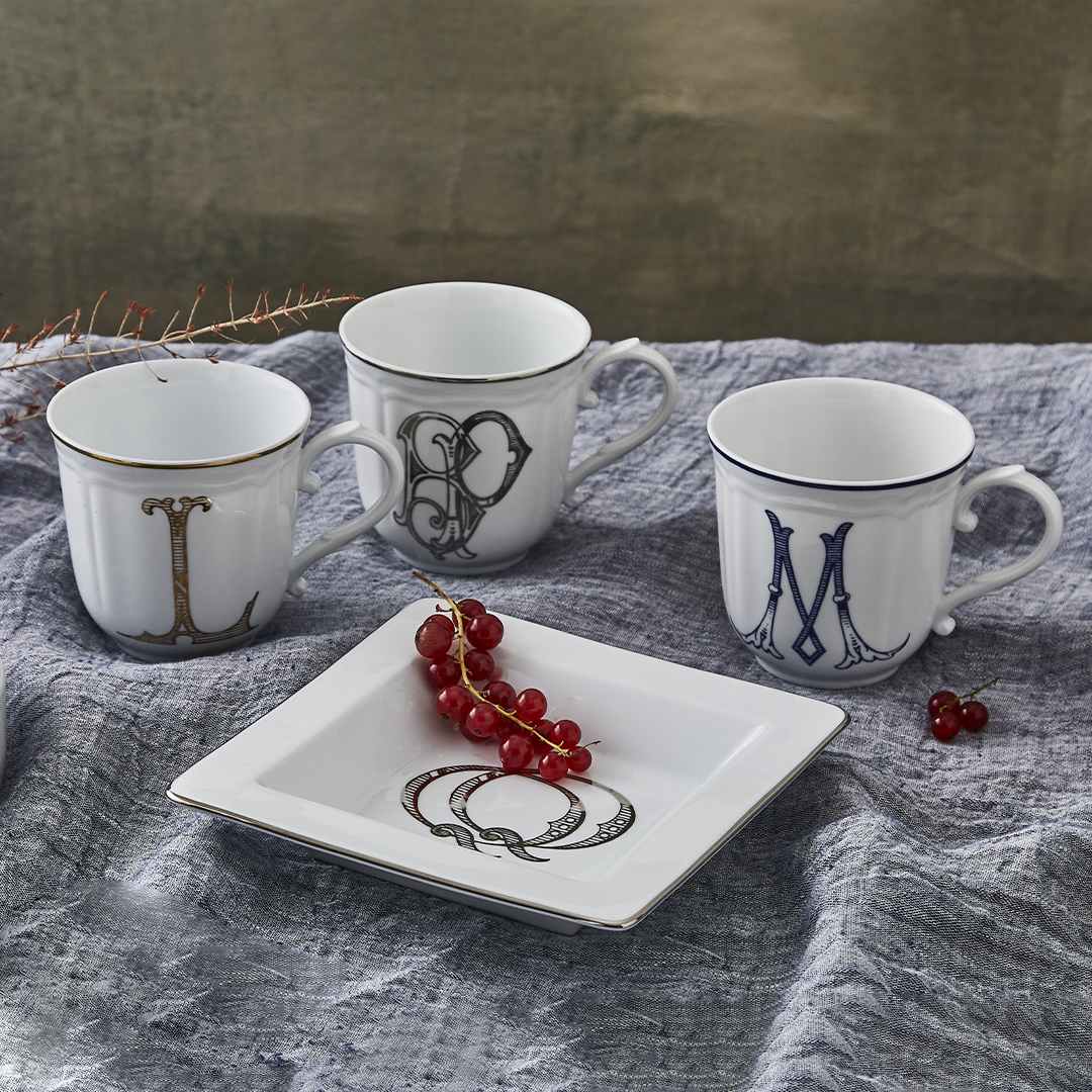 Letter M platinum mug | Corona Monogram Mugs | GINORI 1735