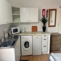 Room to rent with Kitchenette (self contained unit)