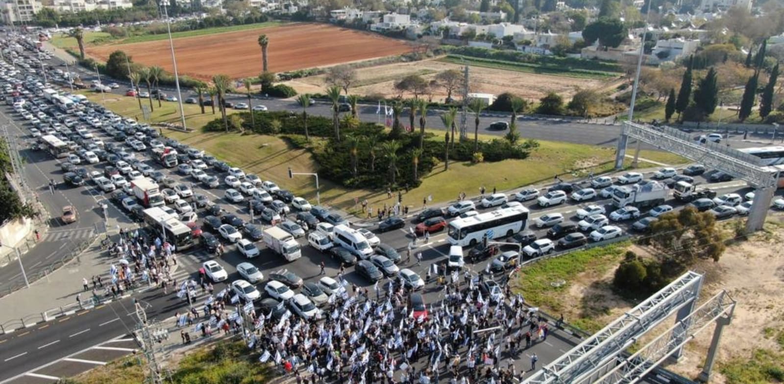'National Disruption Day' underway as protestors block roads - Globes