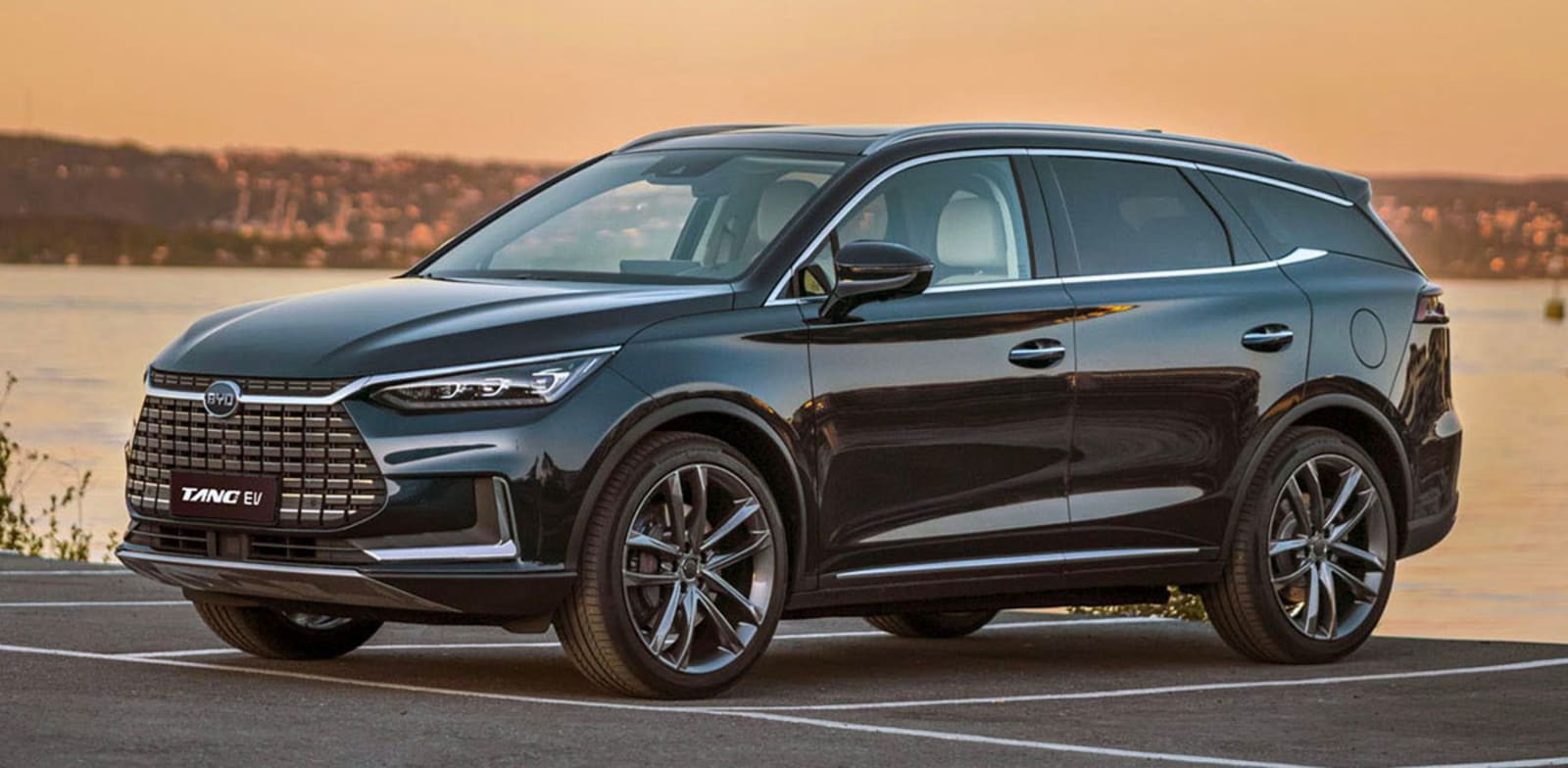 החשמלית החדשה של BYD מנסה לנצח את המתחרות היוקרתיות - גלובס