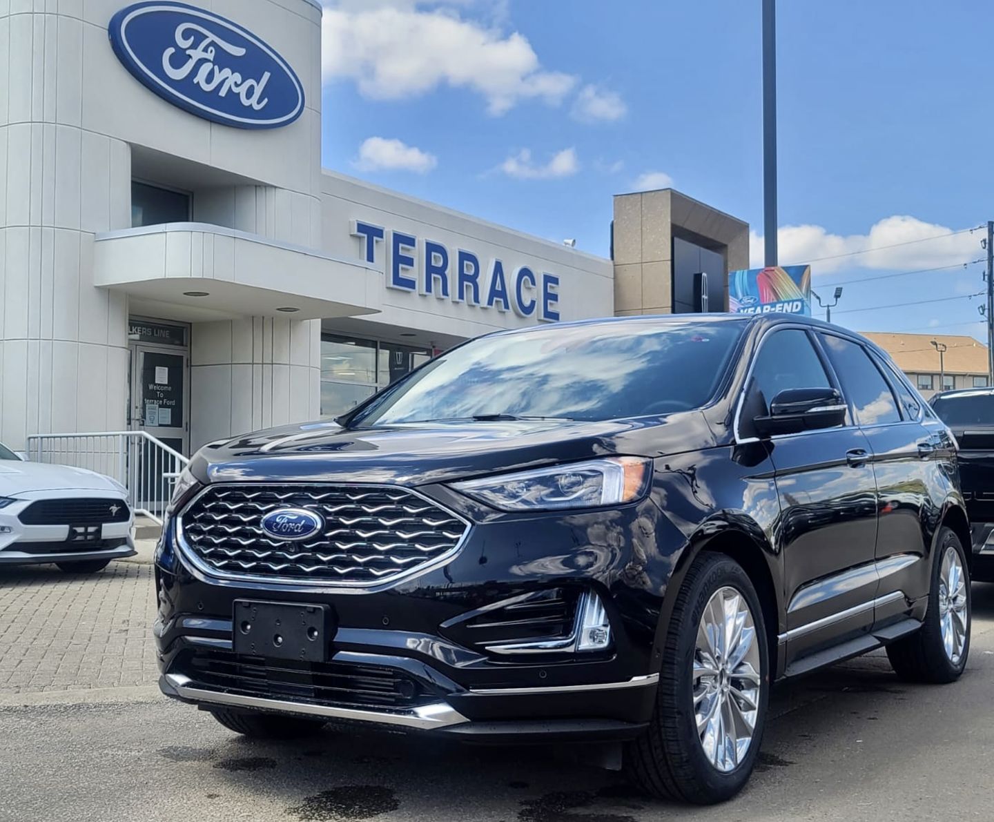 New 2021 Ford Edge Titanium 21ED3084 | Burlington Ontario | Go Auto