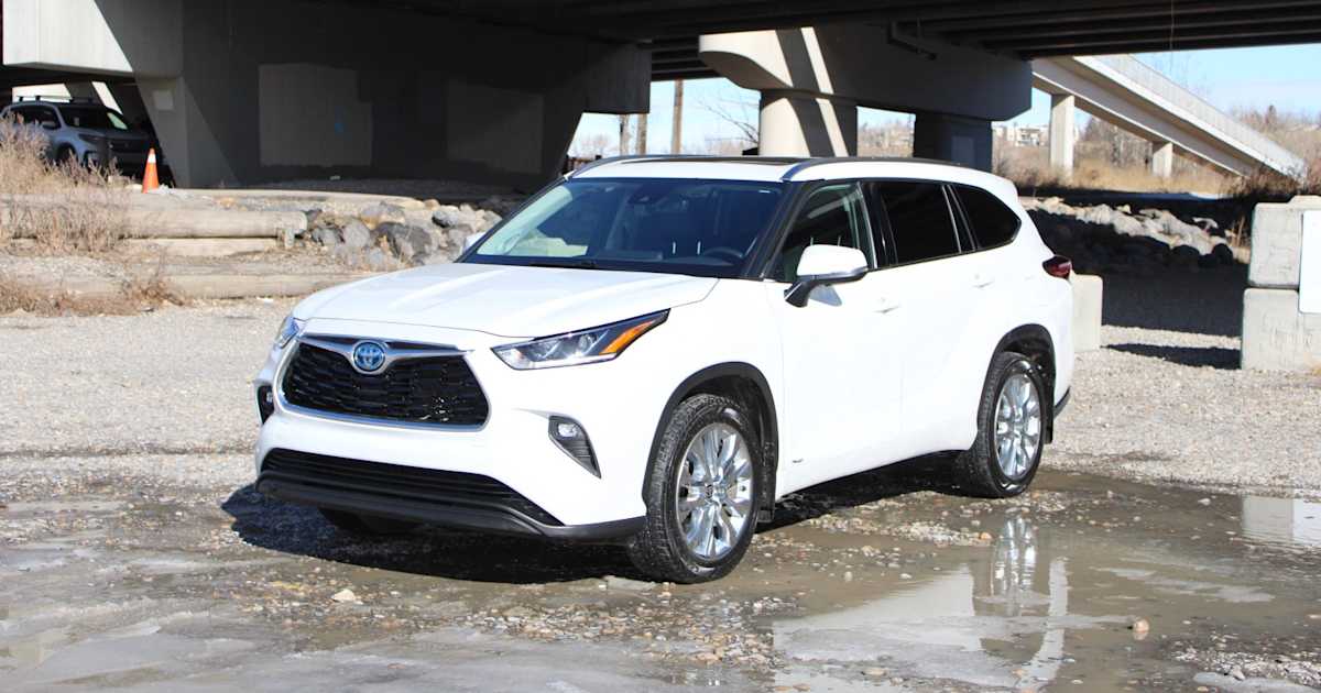 Land Rover Calgary | Toyota Highlander Hybrid Limited AWD