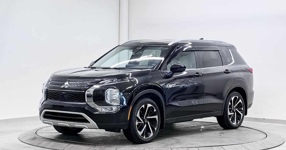 Land Rover Edmonton | Mitsubishi Outlander Plug-In Hybrid LE S-AWC