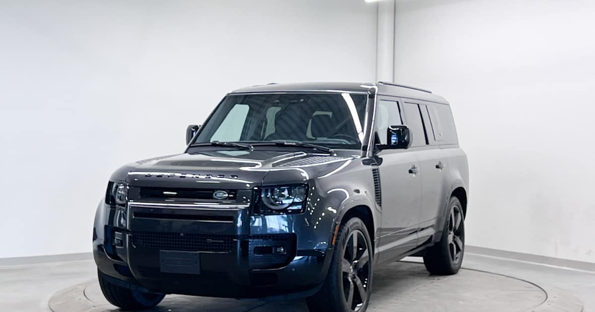 Land Rover Edmonton | Land Rover Defender 130 X-Dynamic SE AWD