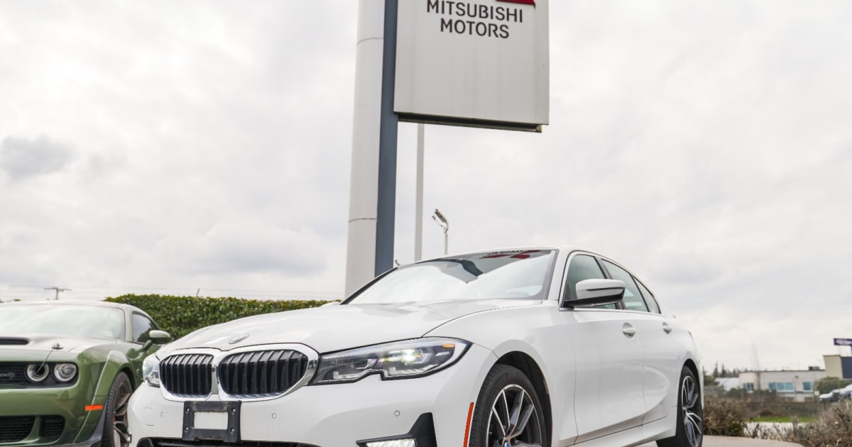 BMW 3 Series 330i xDrive Sedan North America | Go Auto