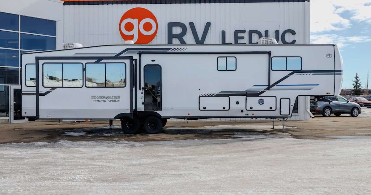 Go RV Winnipeg | Cherokee Arctic Wolf Suite 3650 SUITE