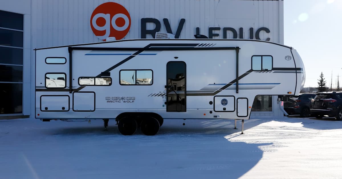 Go RV Winnipeg | Cherokee Arctic Wolf 278BHS