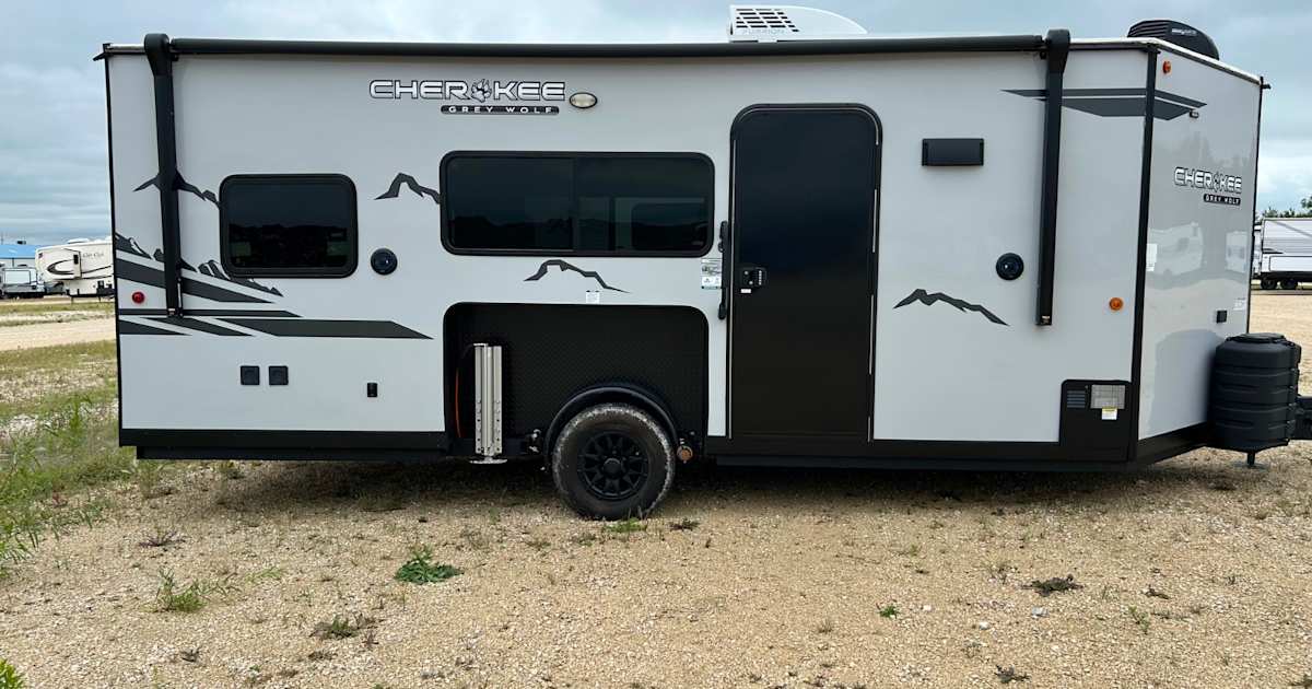 Go RV Winnipeg | Cherokee Grey Wolf 17MPH