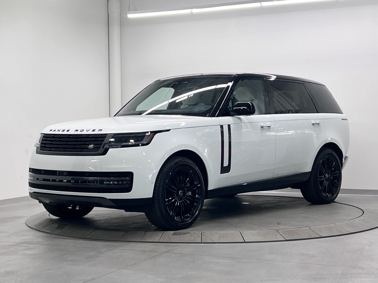 2025 Land Rover Range Rover SE | Edmonton Motor Dealer Association ...