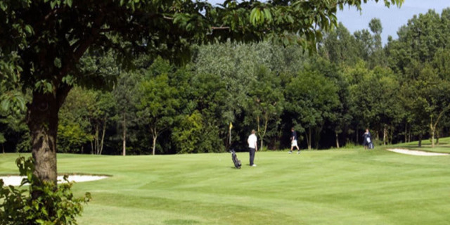 Golf Course Will Be Redesigned After Stray Balls Hit Cars