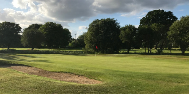Theale Golf Club - Golf Guide & Reviews 2025