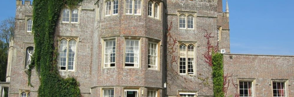 Donnington Grove 3*, 1 Night 2 Rounds - £89