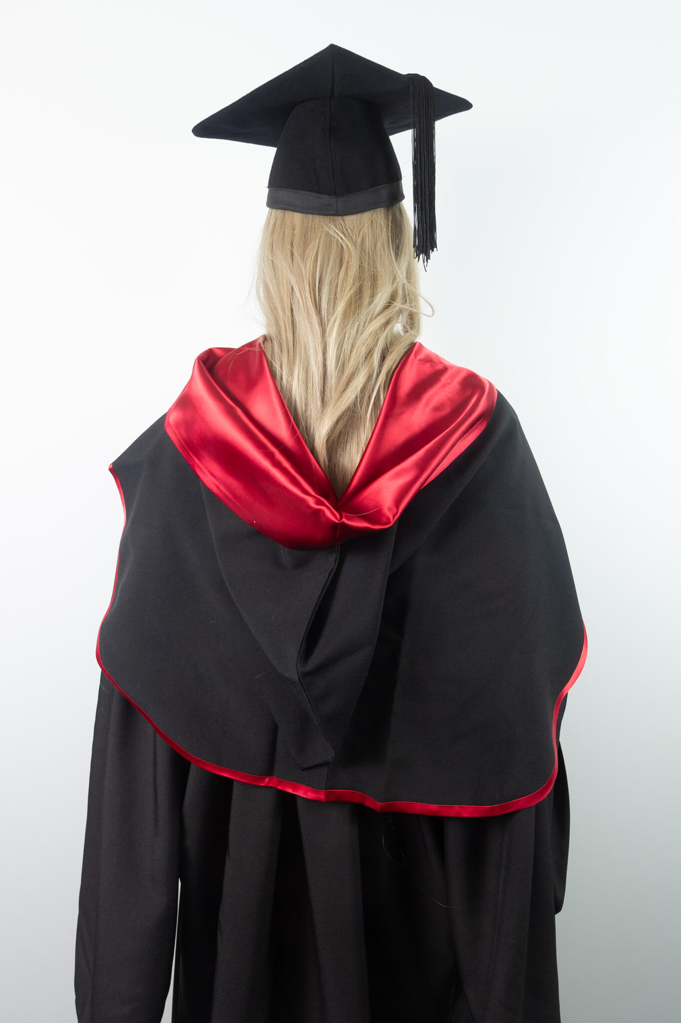 Bond University Bachelor of Information Technology graduation gown set ...