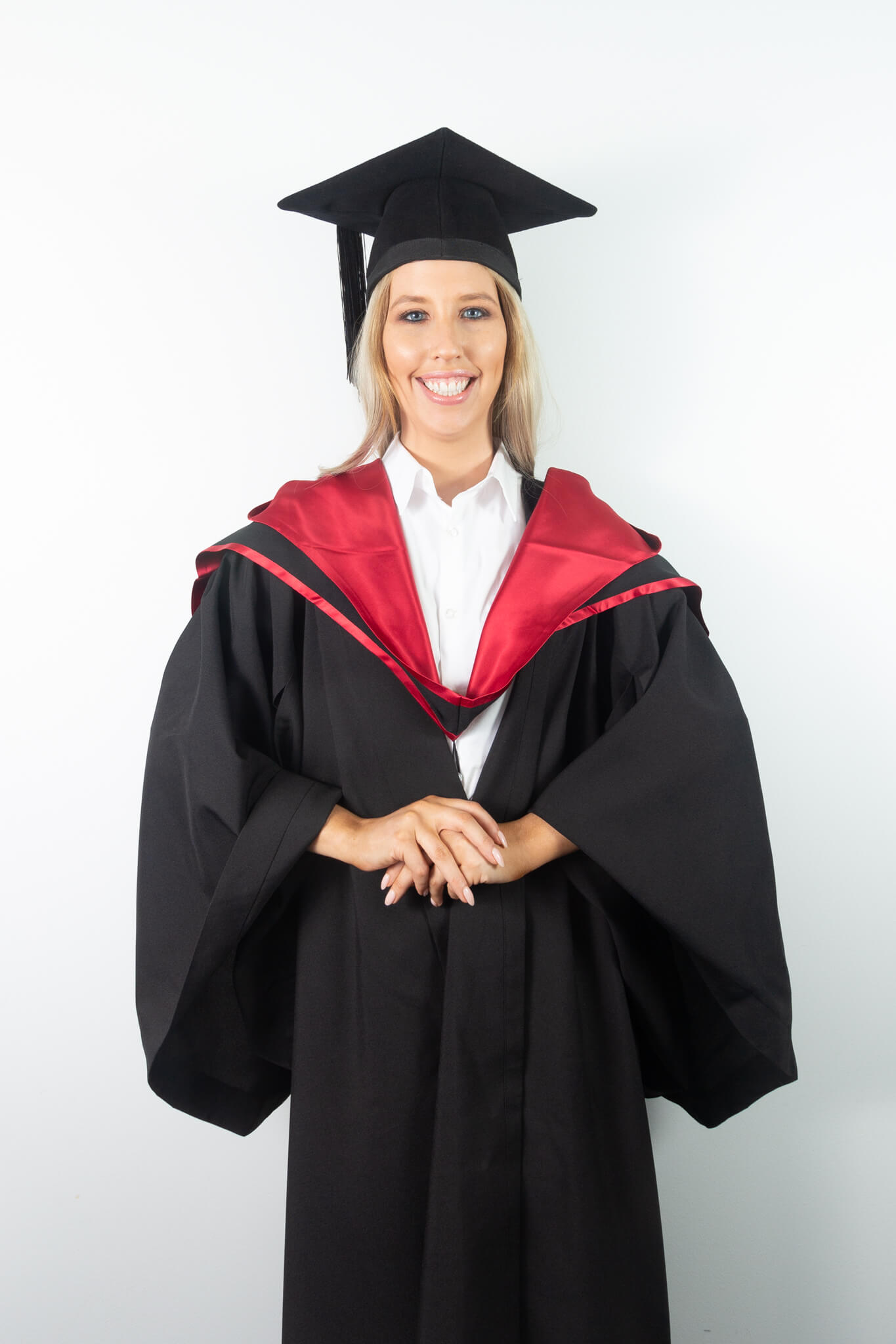 Bond University Bachelor of Information Technology graduation gown set ...