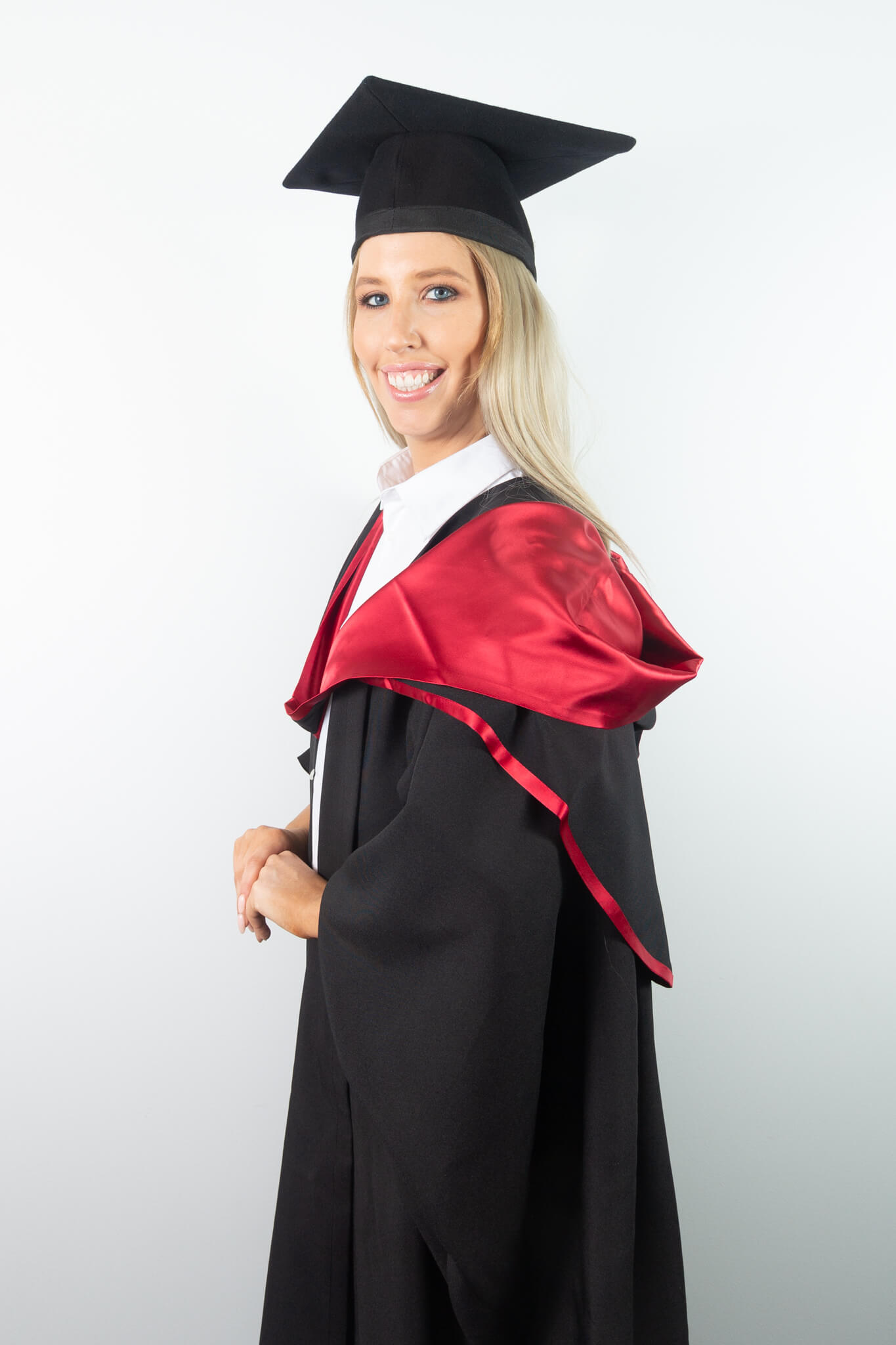Bond University Bachelor of Information Technology graduation gown set ...