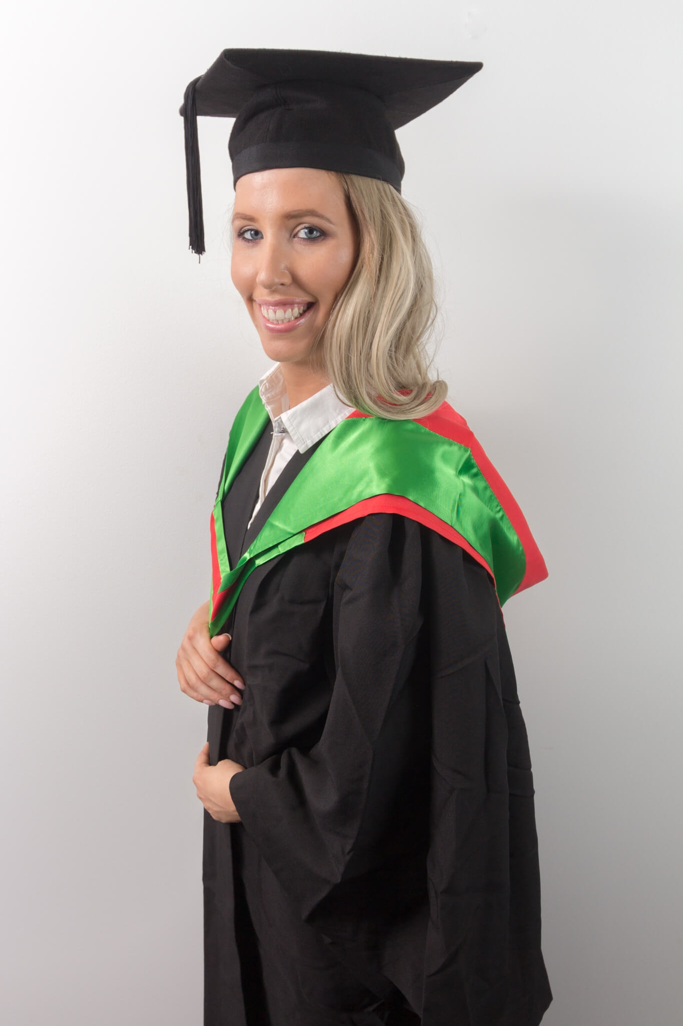 Charles Sturt University Bachelor of Education graduation gown set ...