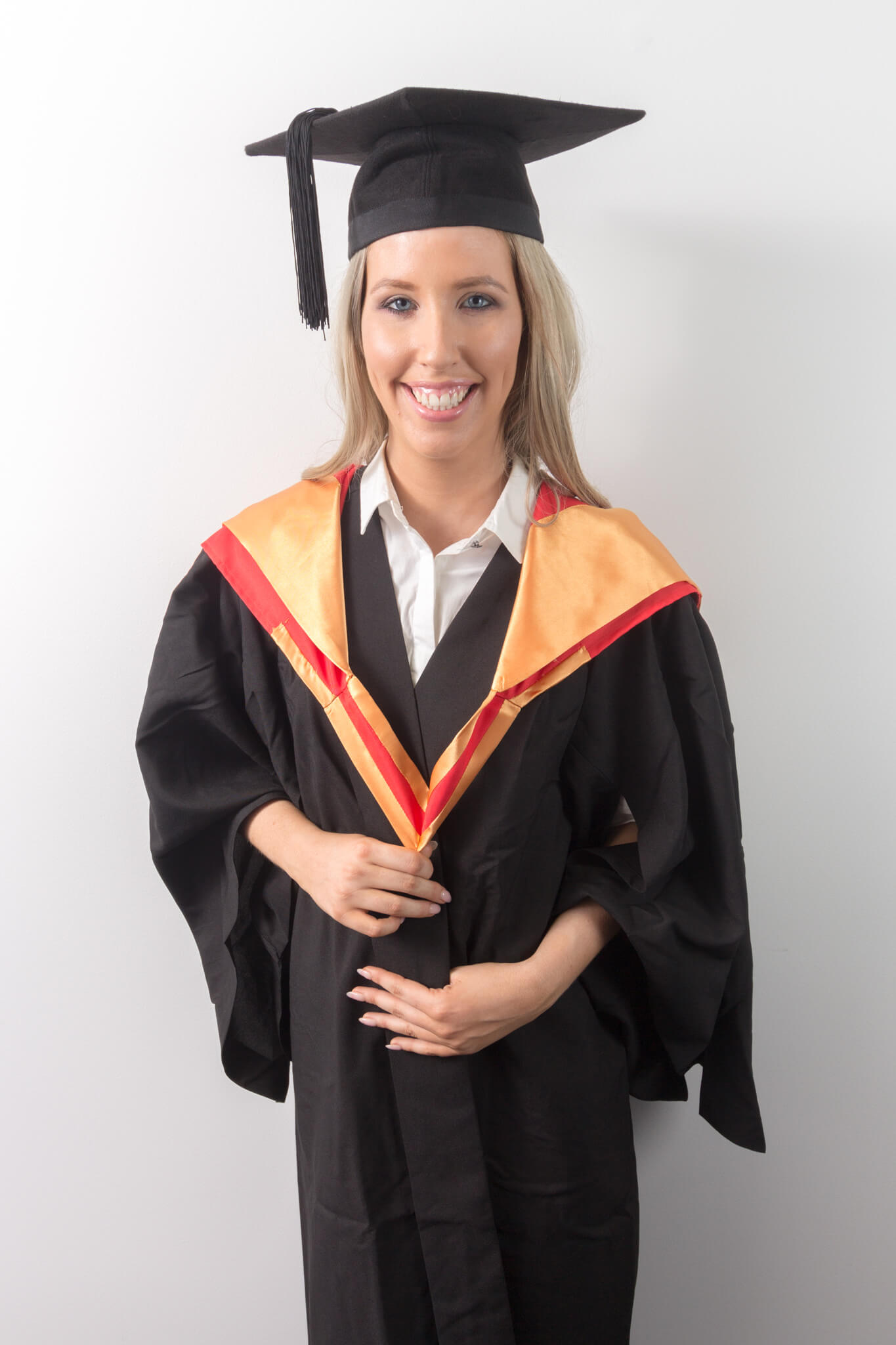Charles Sturt University Bachelor of Science graduation gown set ...