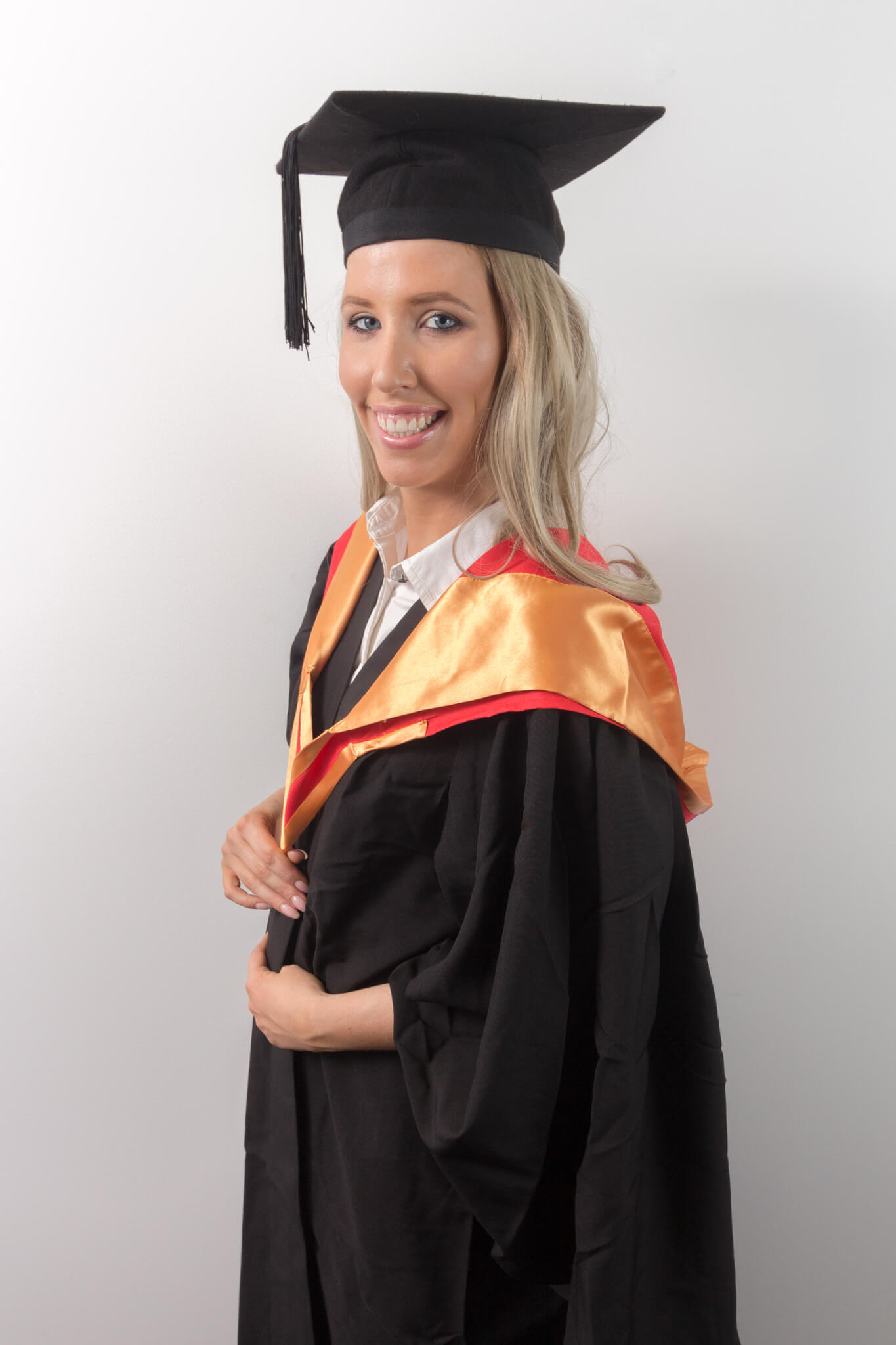 Charles Sturt University Bachelor of Science graduation gown set - Side ...