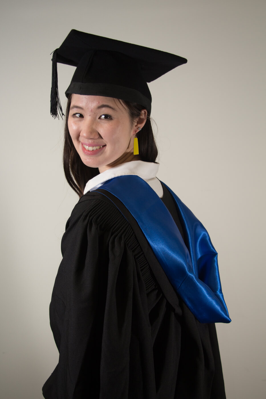 JCU standard bachelor degree graduation gown set - Side view