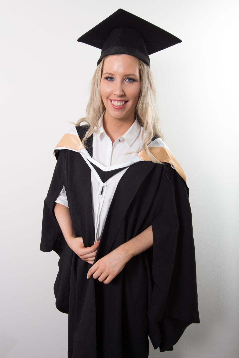 UNE Bachelor of Arts graduation gown set - Front view