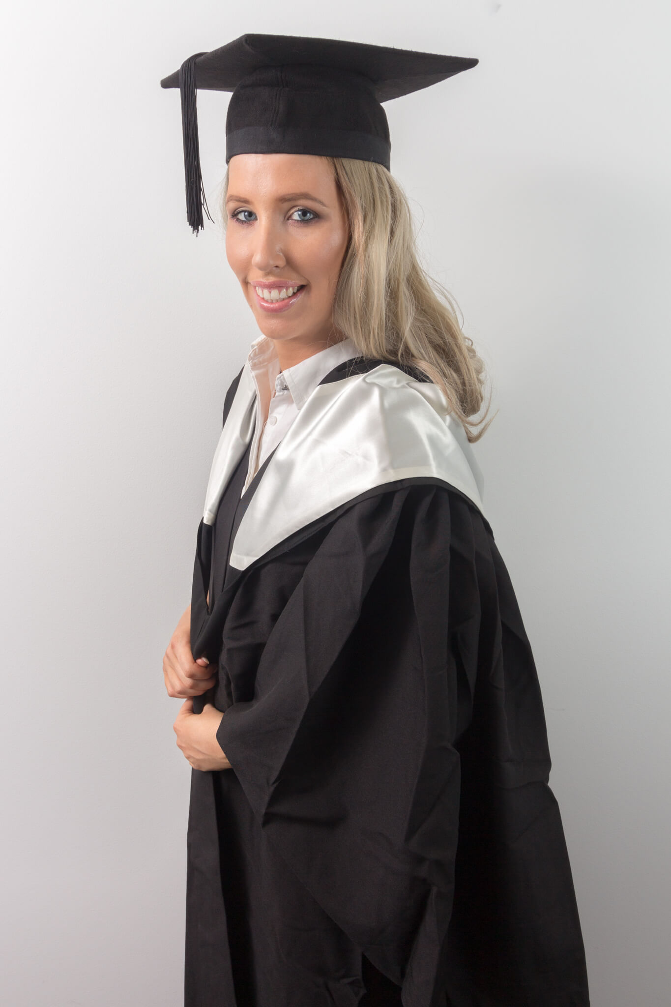 UoN Bachelor of Arts & Social Sciences graduation gown set - Side view