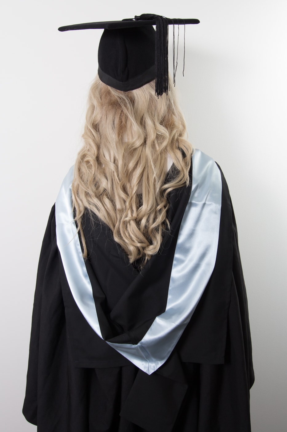 USyd Bachelor of Law graduation gown set - Back view