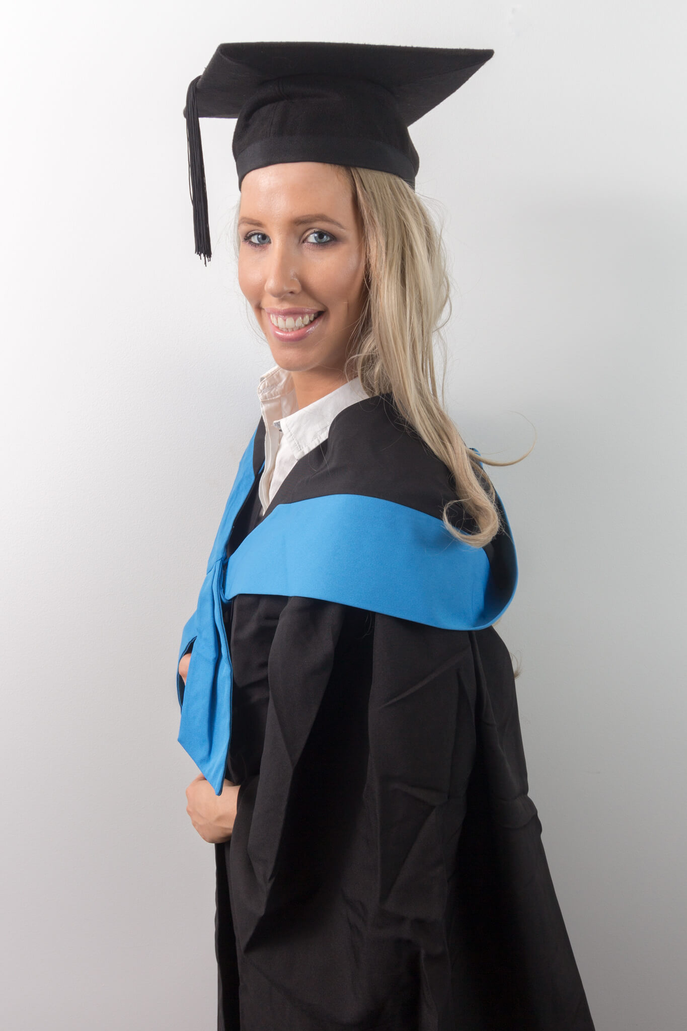 UTS Bachelor of Information Technology graduation gown set - Side view