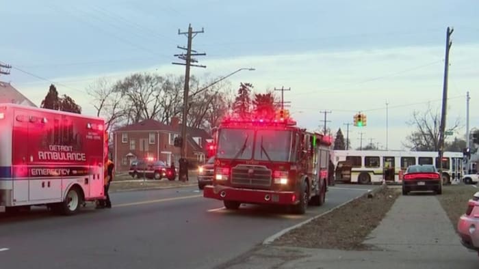 Witnesses describe horrific DDOT crash that killed 2 in Detroit Sunday