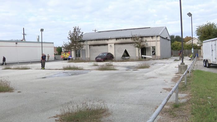 Fire scorches commercial building on NW Side
