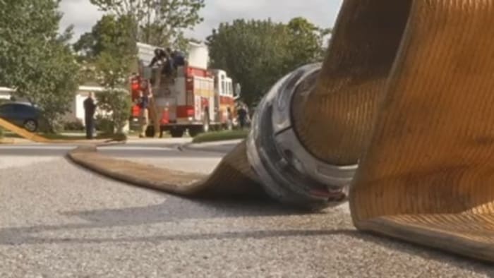 Hydrant fails during house fire