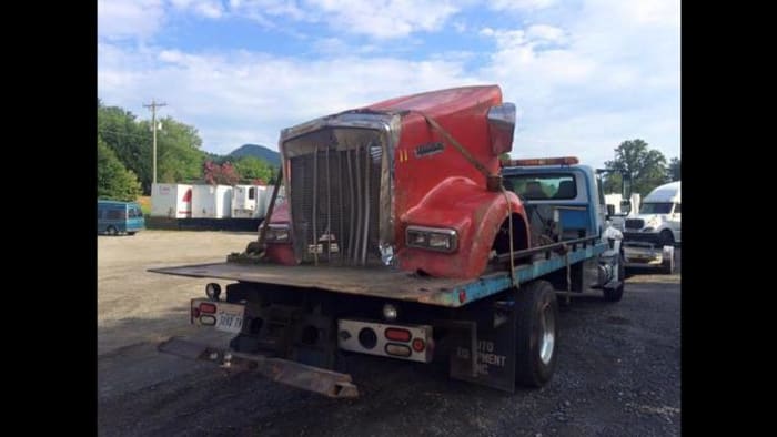 Police Tractor Trailer Hydroplanes On I 77 Causing Crash