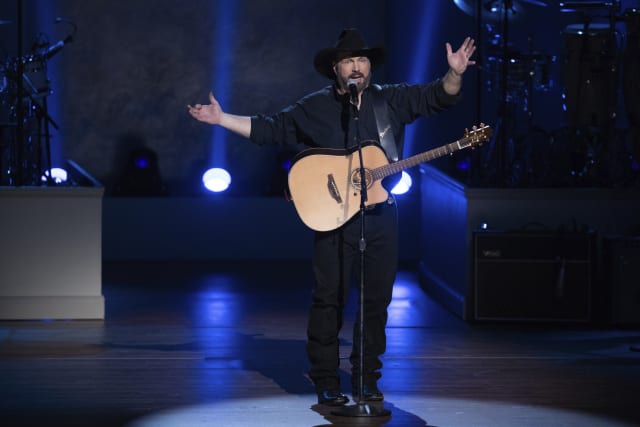 When Garth Brooks walked onto the Kennedy Center Honors stage to open ...