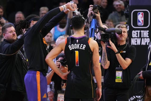Booker scores 58 points, leads Suns to huge comeback win