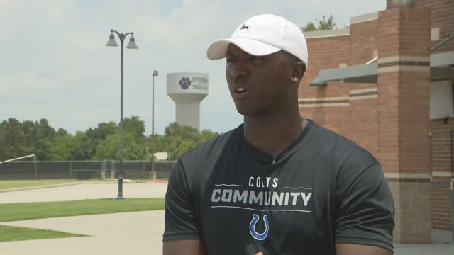 Texans QBs coach Jerrod Johnson teaches fundamentals at NFL Quarterback ...