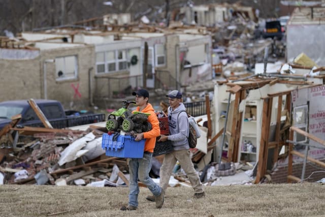 'We want to give people hope': Americans aid tornado victims