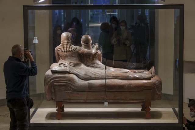 sarcophagus of the spouses ap art history