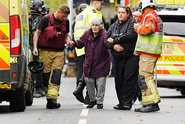 man stabbed outside synagogue