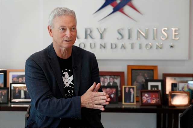 gary sinise missing legs