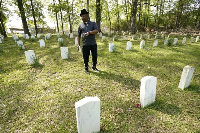 andy whitfield grave