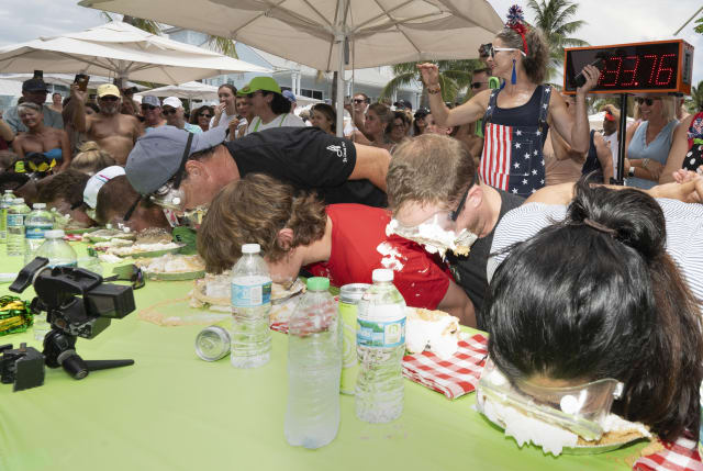 Iowa man wins Fourth of July Key Lime Pie Eating Championship in ...