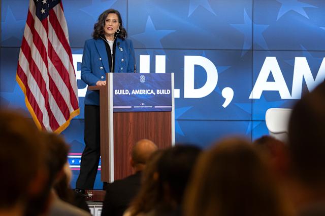 Trump offers rare praise for Michigan Gov. Whitmer as she appears with ...