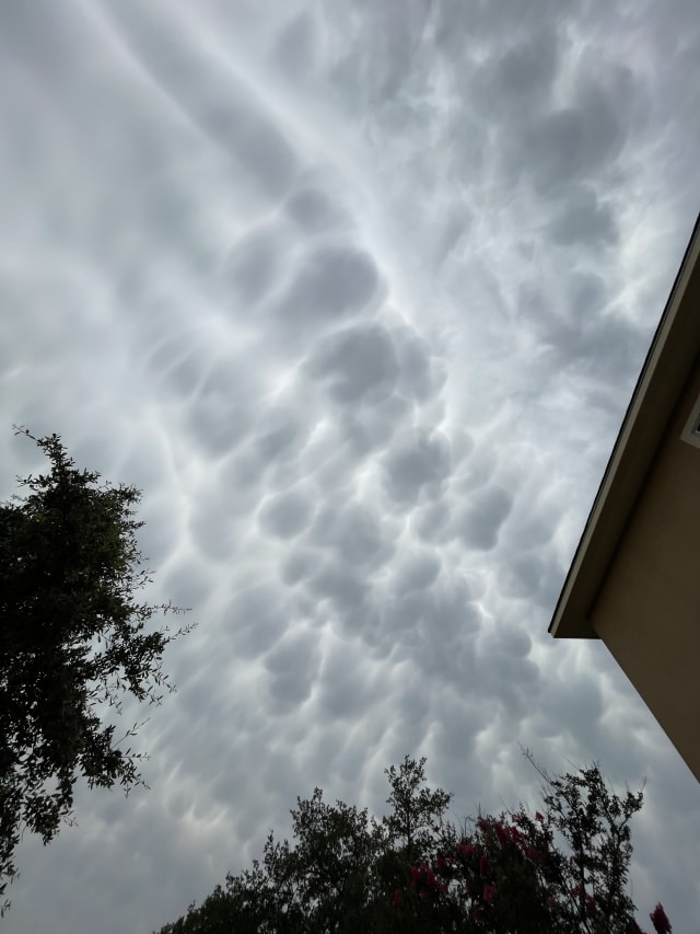 mammatus clouds indicate