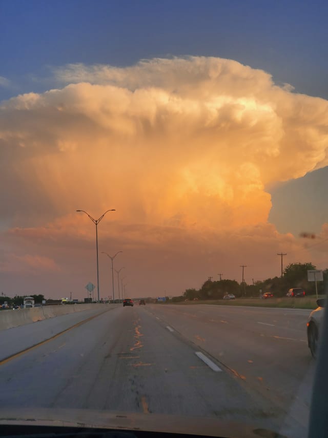 mushroom shaped cloud