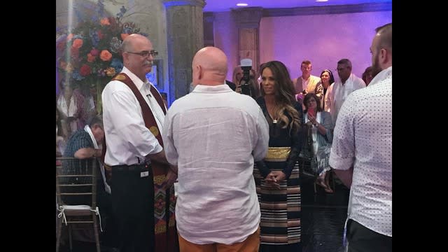 Astronaut Scott Kelly Marries His Longtime Girlfriend Astronaut Twins
