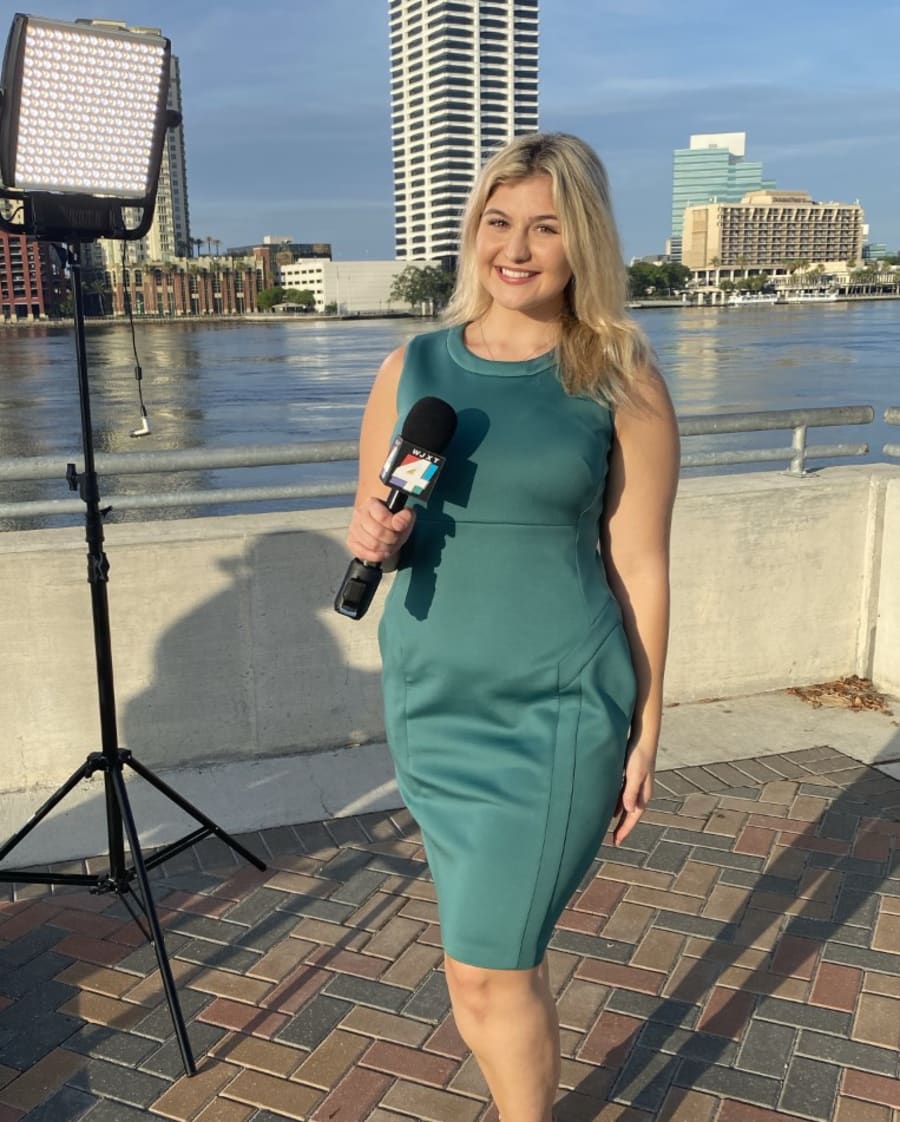 News4Jax anchor woman with muscular legs recognizes the summer interns ...