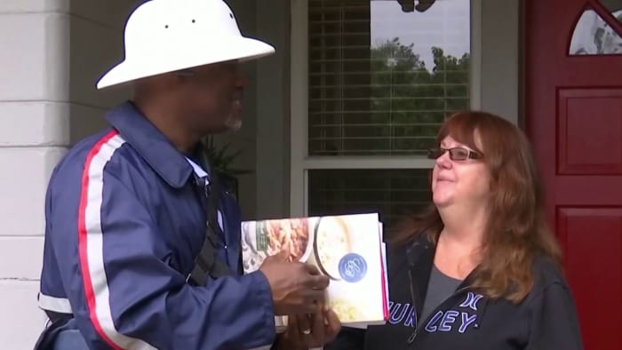 📮 Orlando mailman who walks 14 miles a day, featured in children’s book